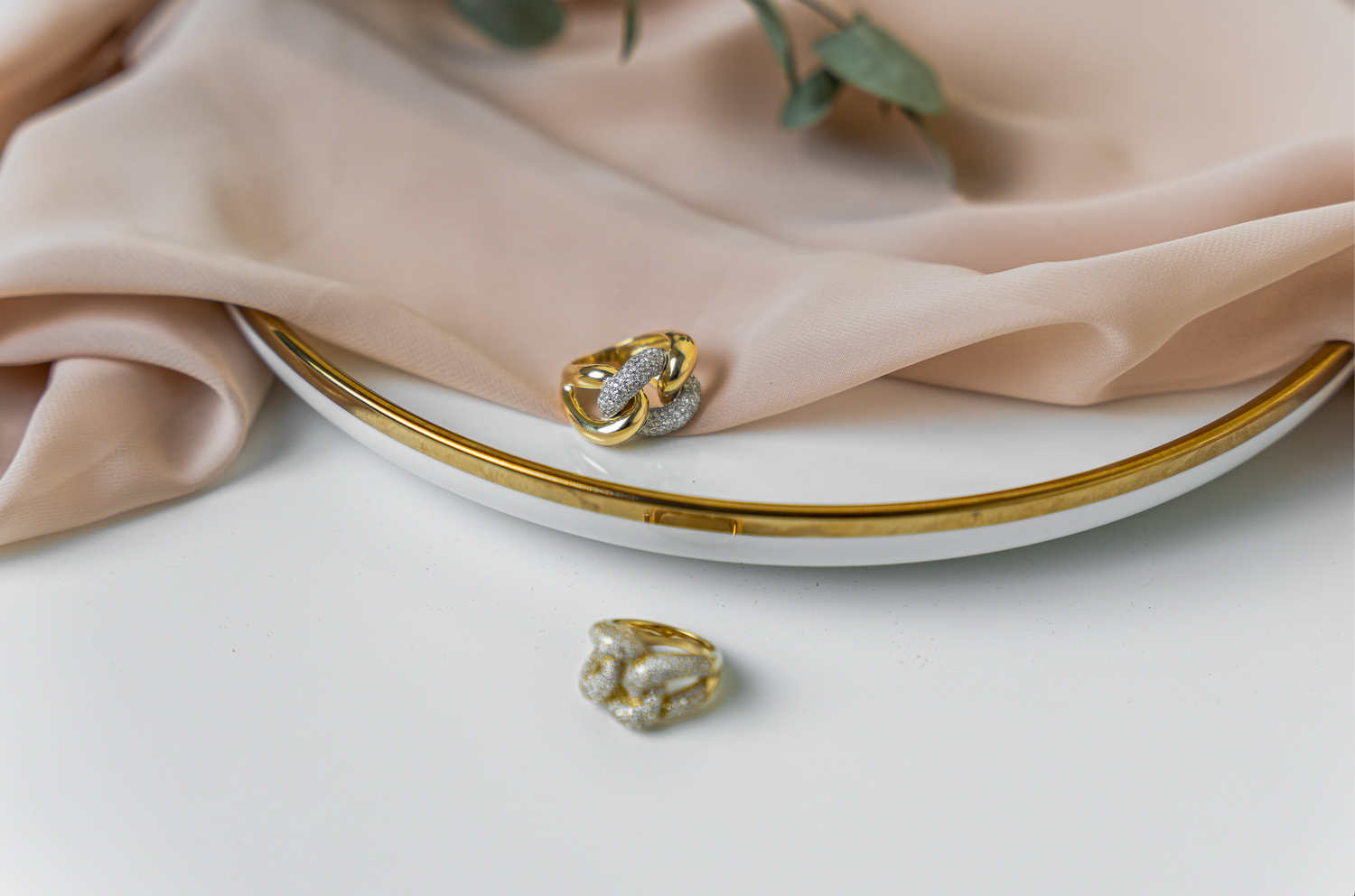 Can I Wear Gold and Silver Jewellery Together? Aster & Aura